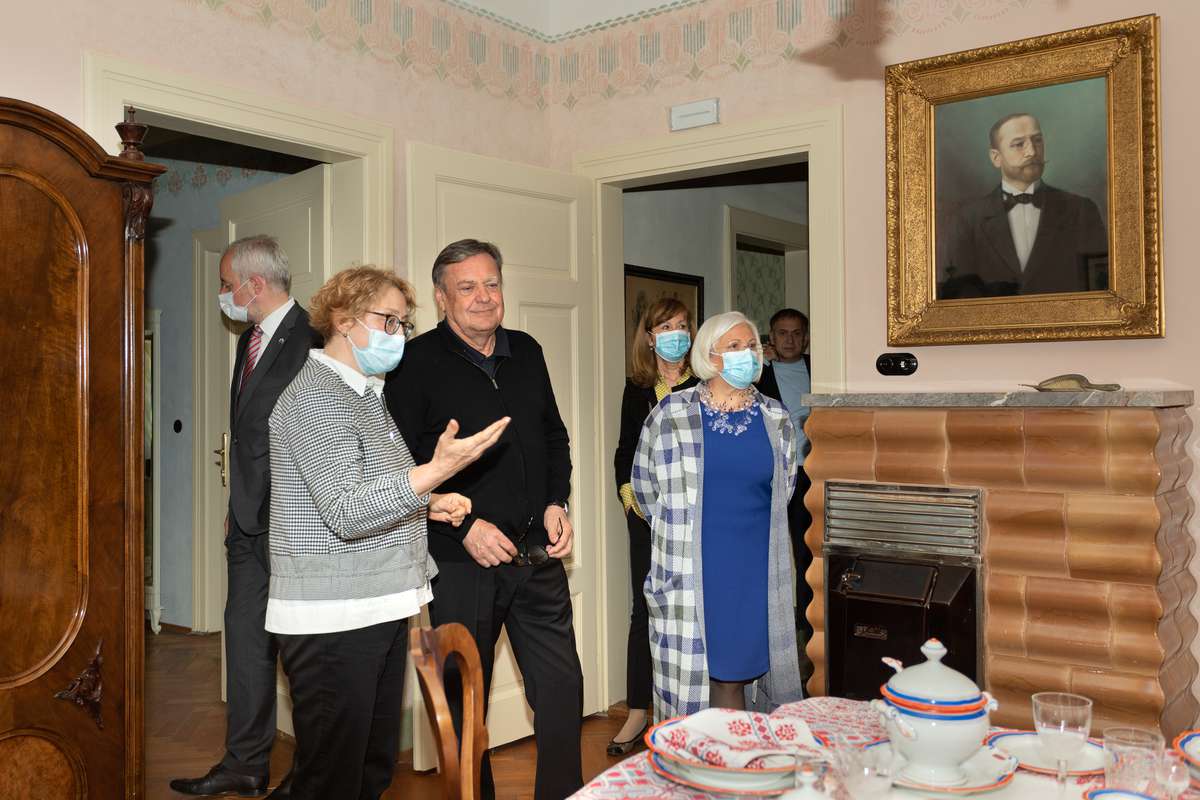 Prenovljena Hribarjeva Vila Zlatica je odprla svoja vrata • MGML